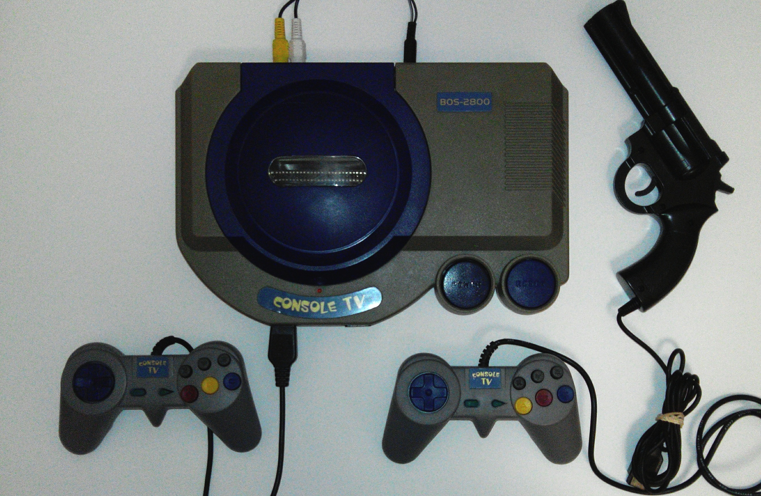 BOS 2800 , le famiclone grand public par AUCHAN – Gamers du Grenier