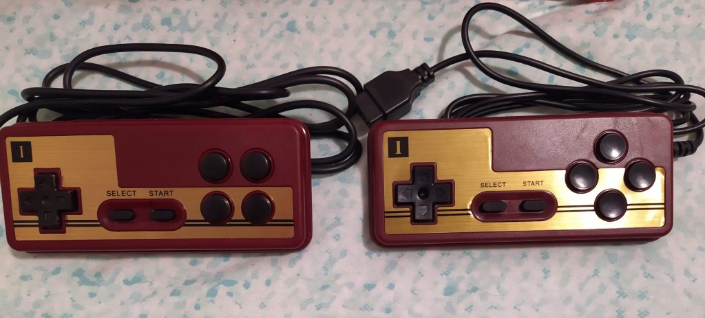 Petit test comparatif Famiclones FC Compact V1 et V2 – Gamers du Grenier